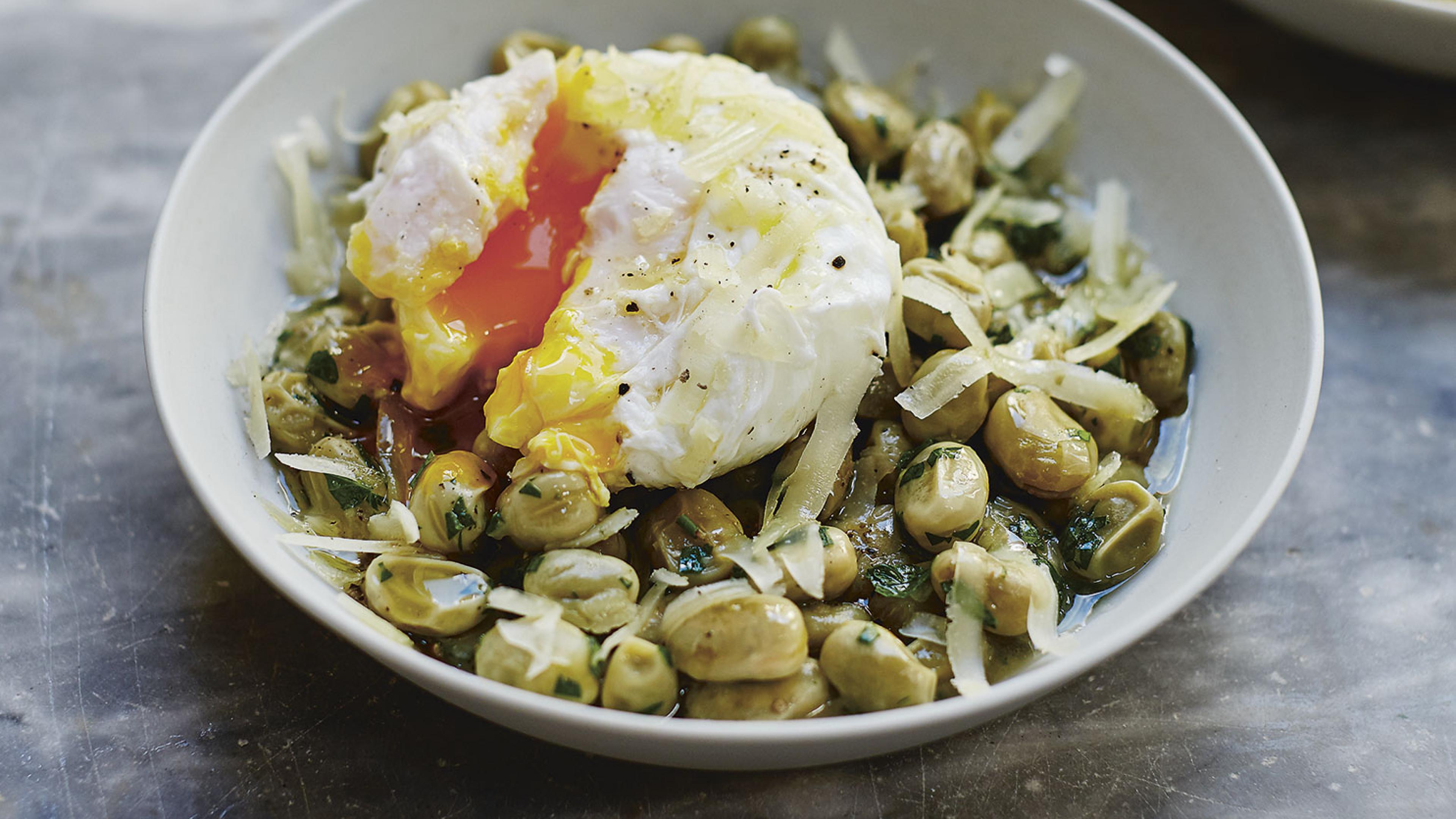 Make José Pizarro's slow-cooked broad beans | Recipes | Foodism